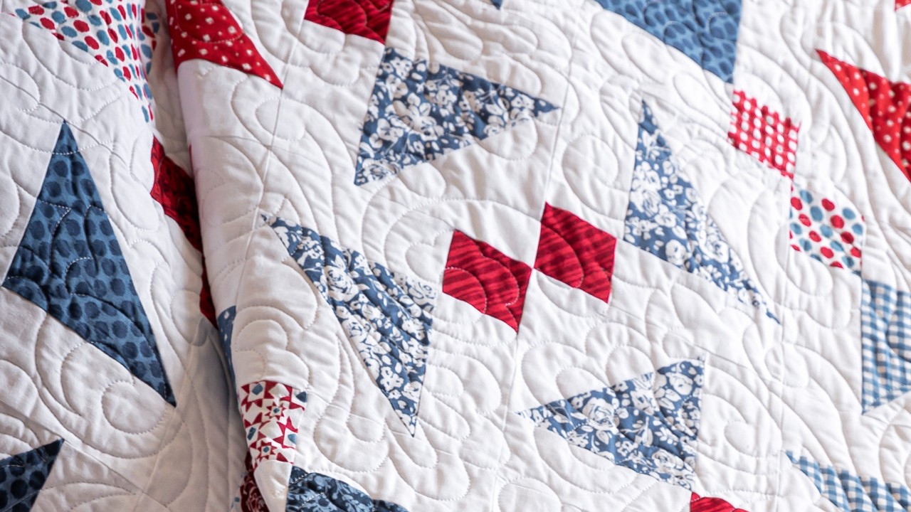 Make a "Winter Star" Quilt with Jenny Doan of Missouri Star — Quilting ...